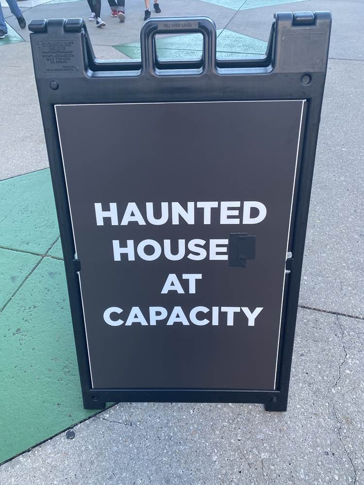 Universal Studios Florida Surprises Halloween Guests With "Beetlejuice ...