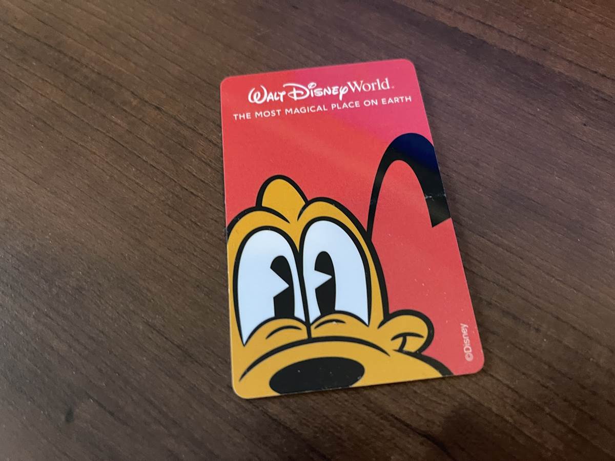 New Designs Come to Walt Disney World Key to the World Cards ...