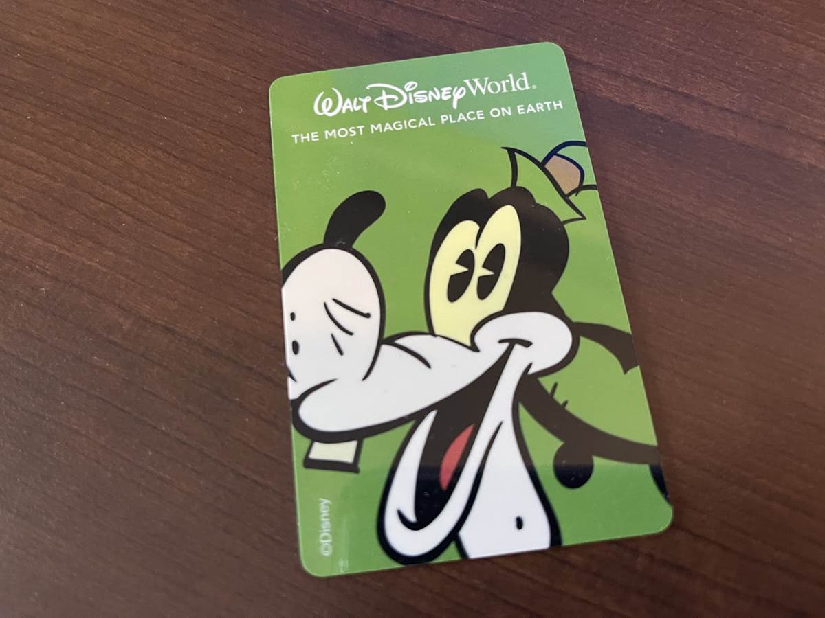 New Designs Come to Walt Disney World Key to the World Cards ...