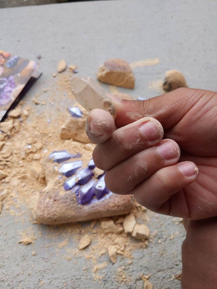 Toy Review — National Geographic Mega Gemstone Dig Kit - LaughingPlace.com