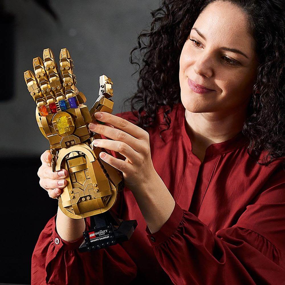 LEGO Infinity Gauntlet and Nano Gauntlet Prop Replica Now Available for ...