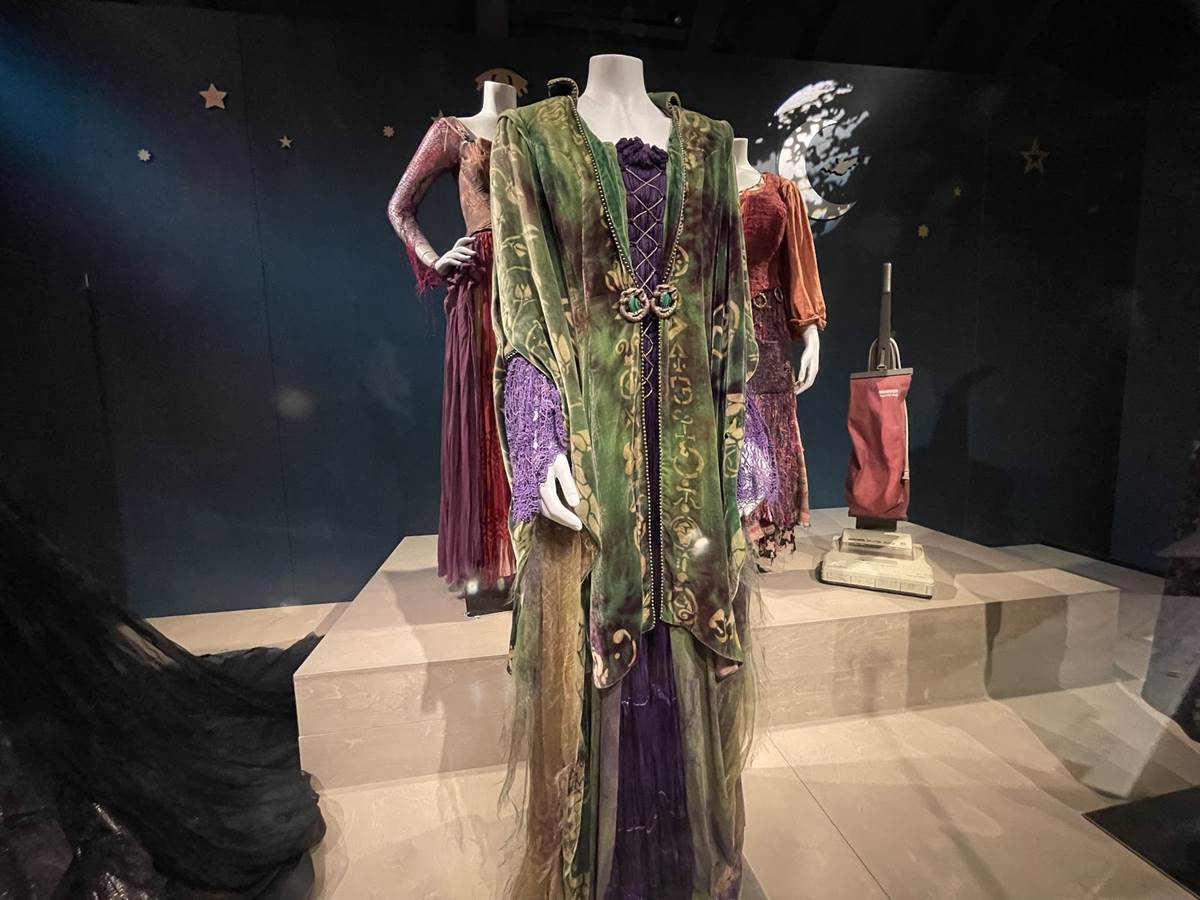 The Walt Disney Archives Presents: Heroes and Villains - The Art of the ...