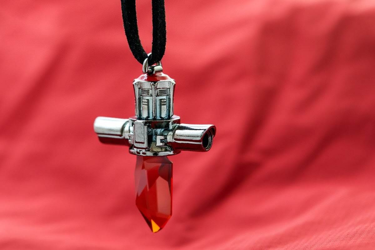 Luke and Leia Lightsaber Now Part of Star Wars X RockLove Kyber Crystal ...
