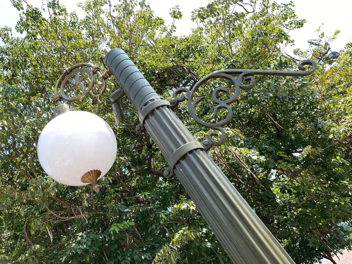New Light Posts Debut at Disneyland Featuring Tinker Bell ...