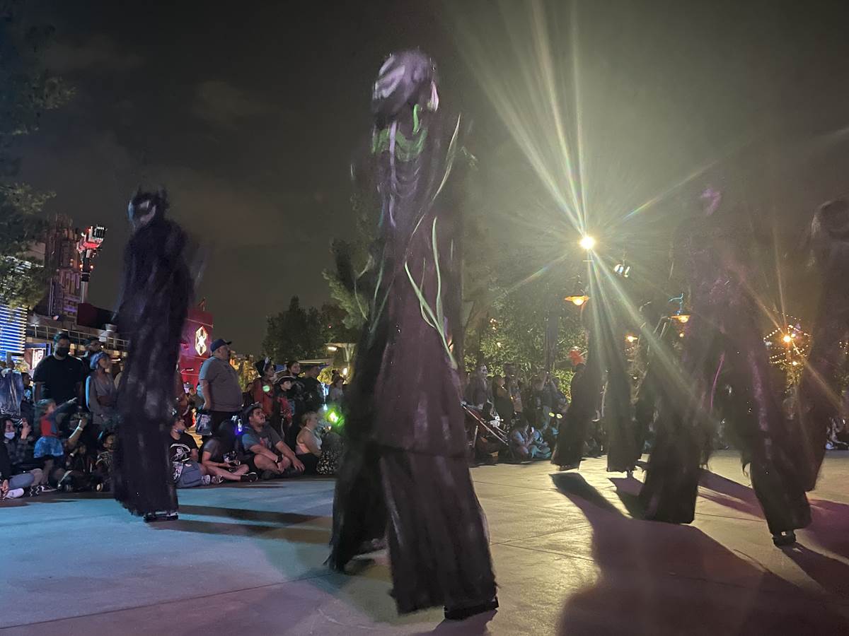 Photos: Frightfully Fun Parade Returns During Oogie Boogie Bash at ...