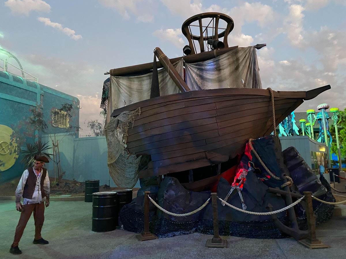 Review: Howl-O-Scream Opens for Its Inaugural Year of Halloween Thrills ...