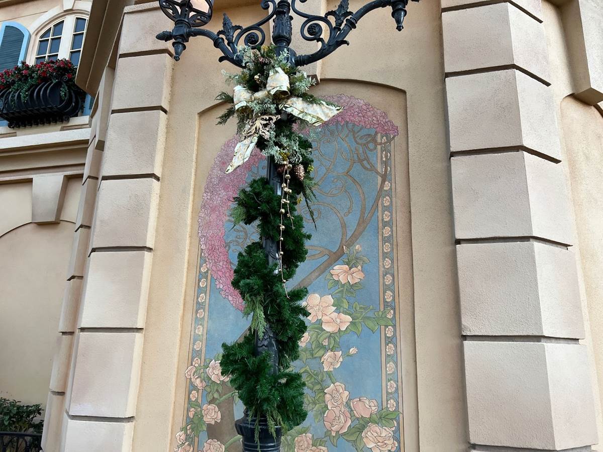 Photos: Remy's Ratatouille Adventure Area Holiday Decorations ...