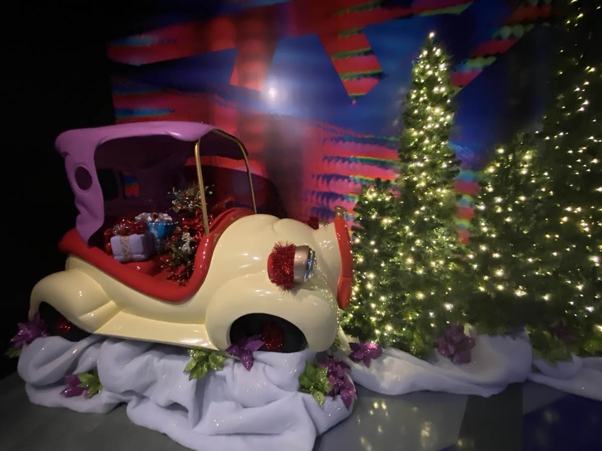 Universal's Holiday Tour Fills an Evening of Festive Holiday Fun ...