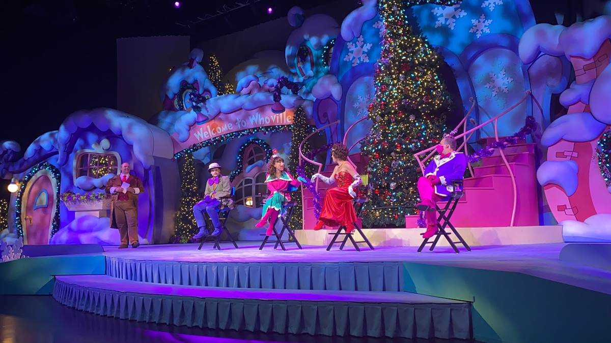 Universal's Holiday Tour Fills an Evening of Festive Holiday Fun ...