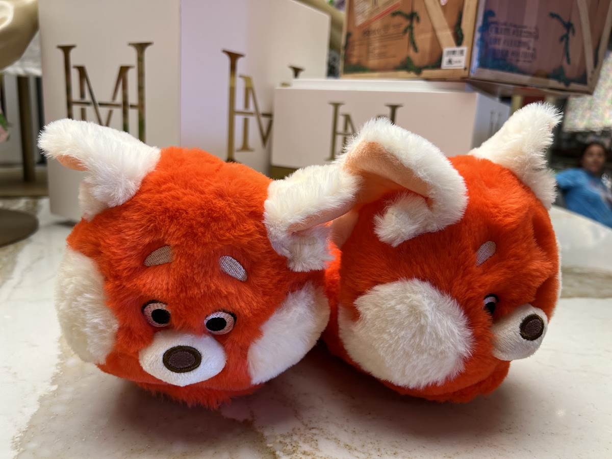 Extended Preview of “Turning Red” Now Playing On Big Screen Of “Walt ...