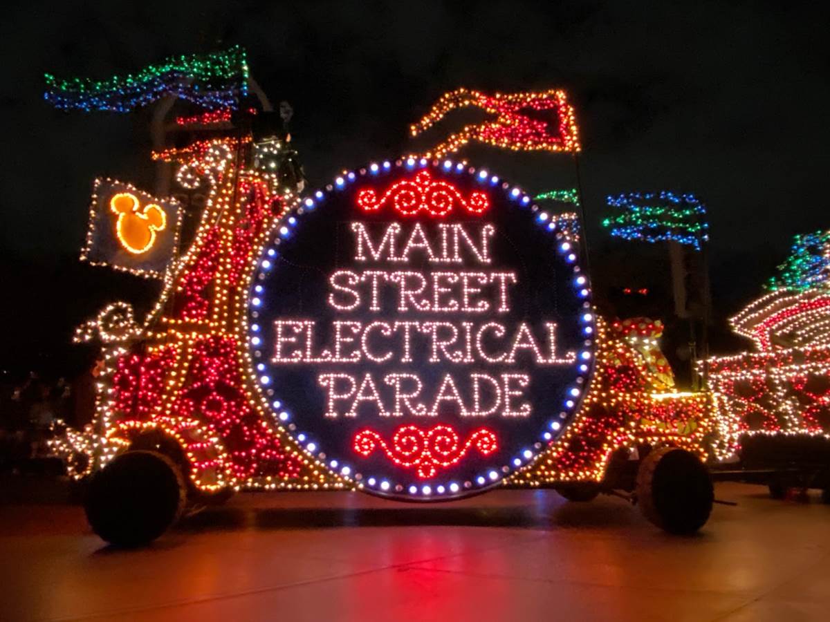 Photos/Video: The Main Street Electrical Parade Officially Returns to ...