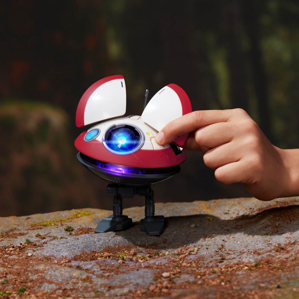 Hasbro Showcases New "LOLA" Droid Products During Star Wars Celebration ...
