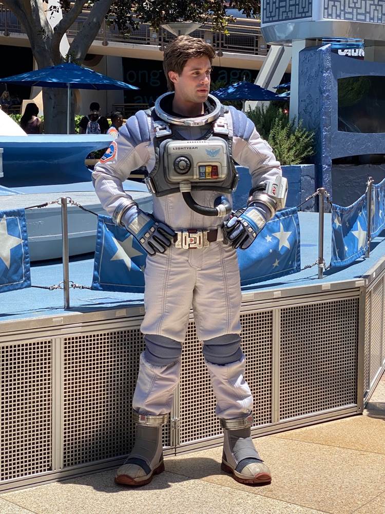 Photos/Video: Buzz Lightyear Face Character Now Meeting Guests in ...