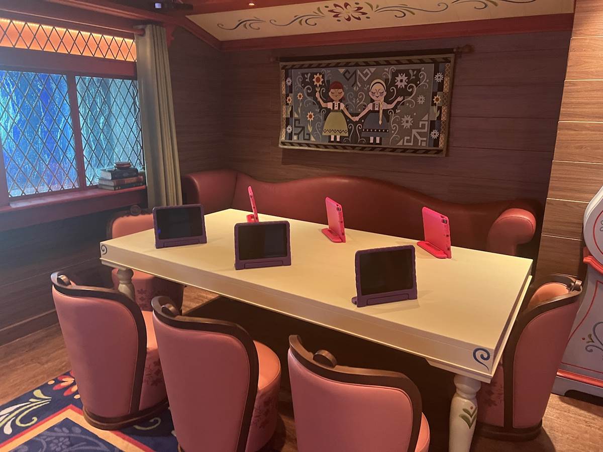 Photos: Down The Rabbit Hole In Disney's Oceaneer Club Aboard The ...
