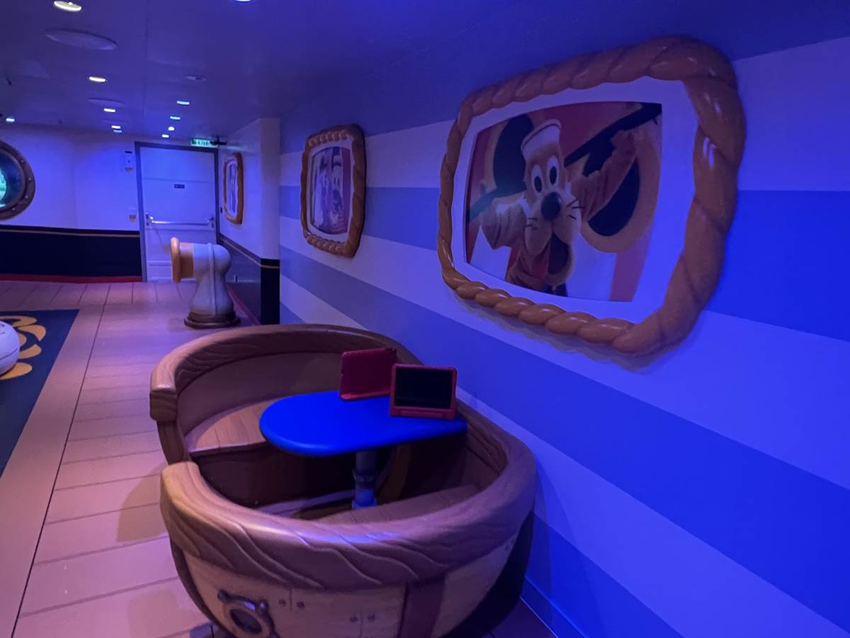 Photos: Down The Rabbit Hole In Disney's Oceaneer Club Aboard The ...