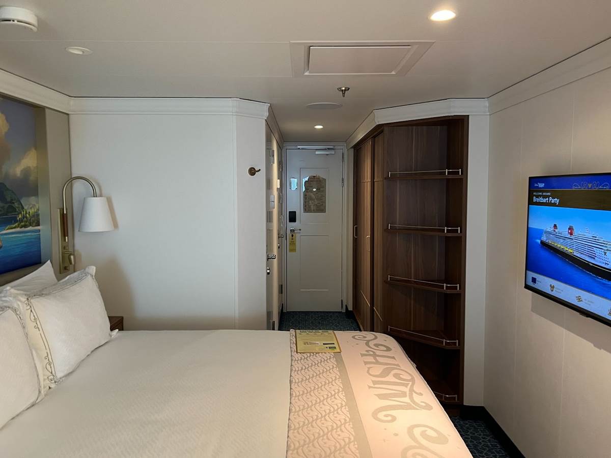 Photos/Video: Disney Wish Deluxe Family Oceanview Stateroom with ...