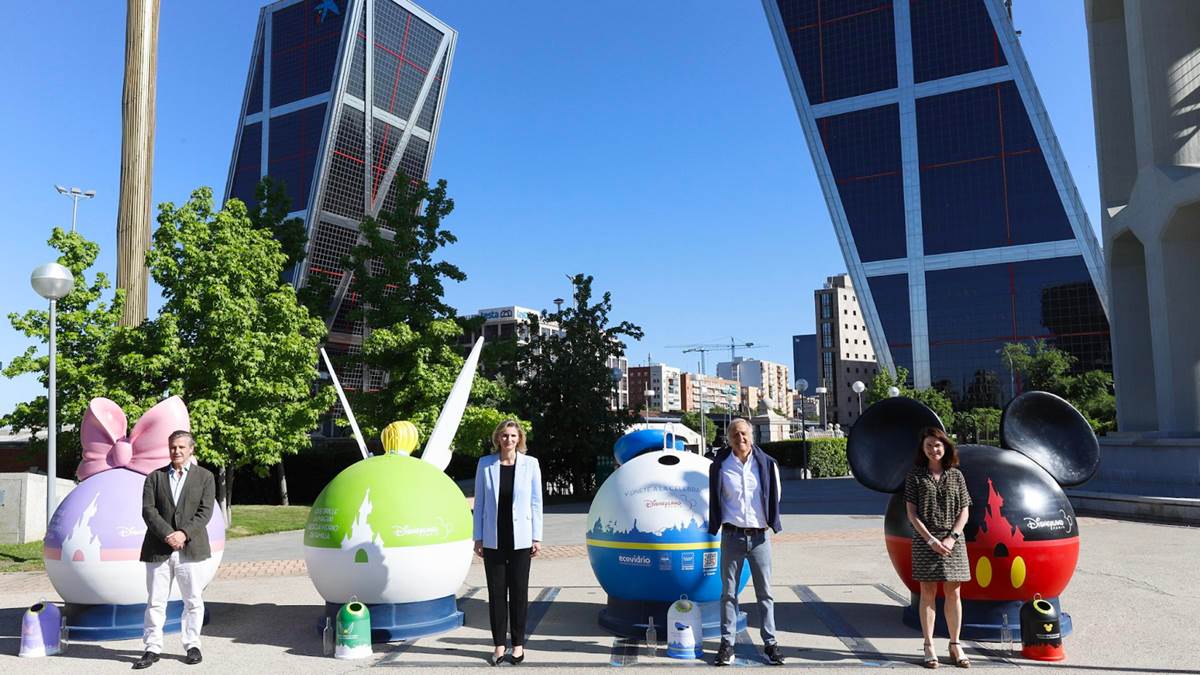 Disneyland Paris and Ecovidrio Unveil Sleeping Beauty Castle Made from ...