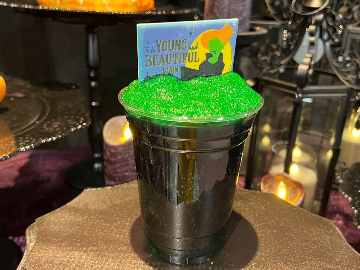 Mickey's Not-So-Scary Halloween Party 2022 Food Overview - Treats ...