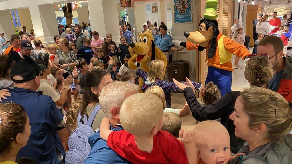 How Disney Cast Members Helped Guests Staying at Walt Disney World ...