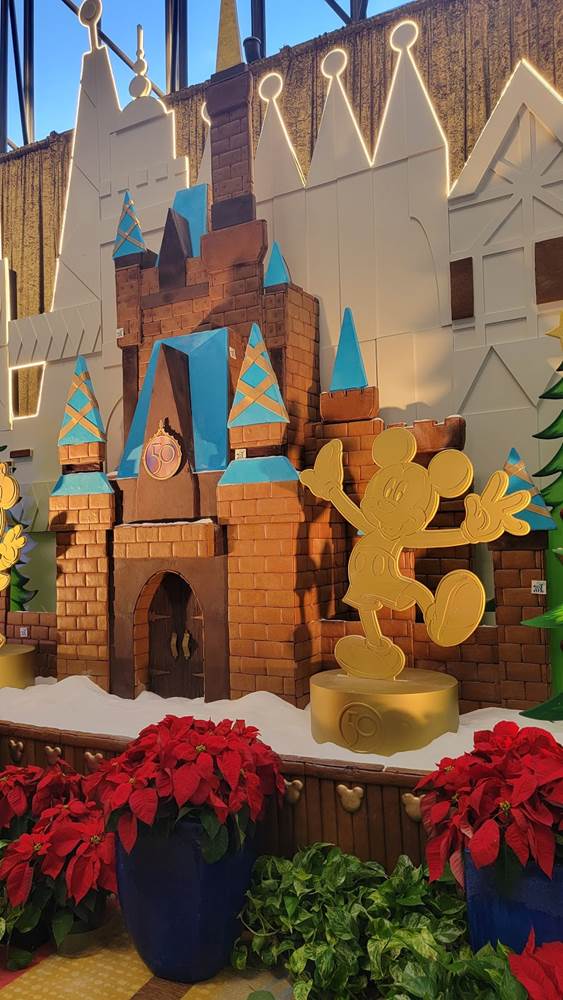 Photos: Gingerbread Castle Takes Shape at Disney's Contemporary Resort ...