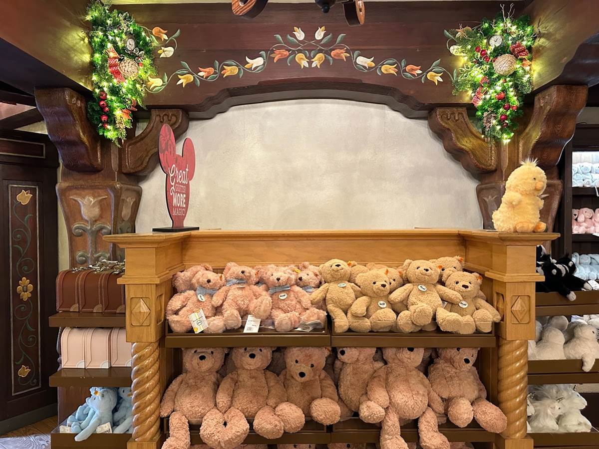 Photos: Volkskunst Clocks and Crafts Shop Reopens in EPCOT's Germany ...