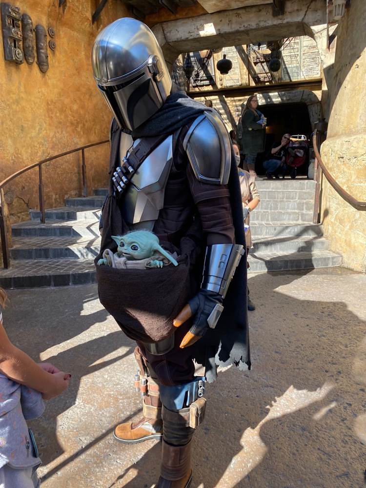 Photos/Video – The Mandalorian and Grogu Arrive at Disneyland's Star ...