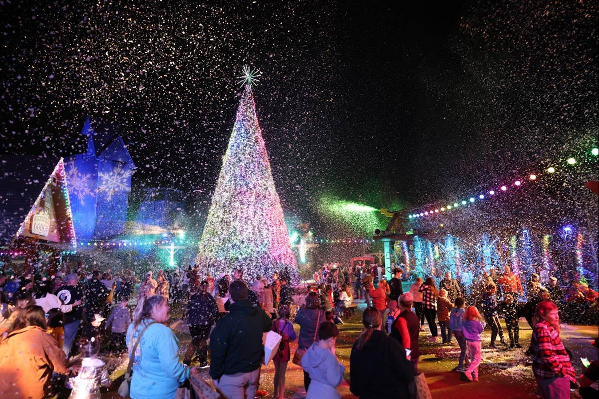 Smoky Mountain Christmas Lights Dollywood Aglow Beginning Friday ...