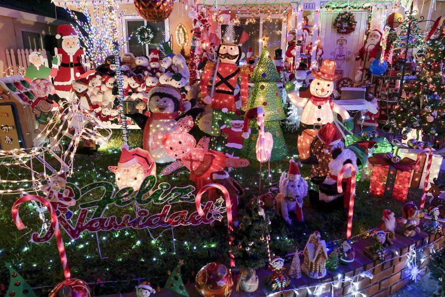 10 Seasons Of Lights, Decor, Fun, and Holiday Memories With "The Great ...