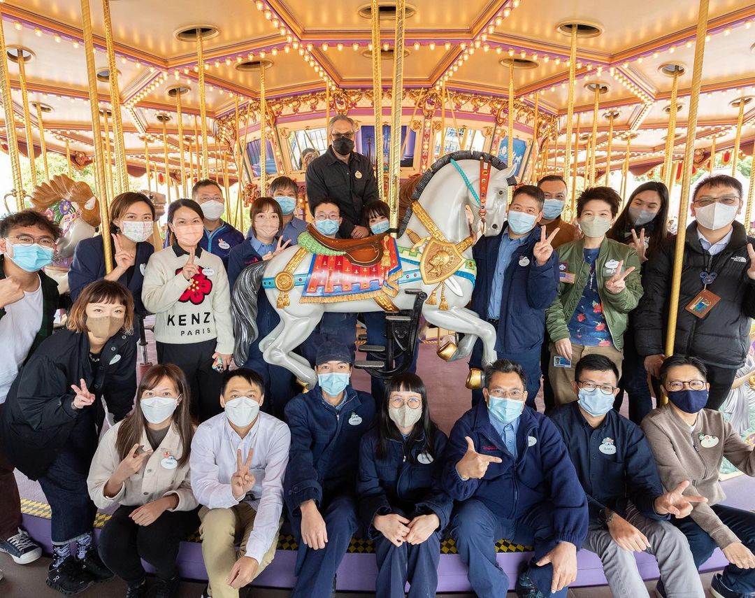 Cinderella Carousel at Hong Kong Disneyland Receives Fresh Colors and Two New Lead Horses ...