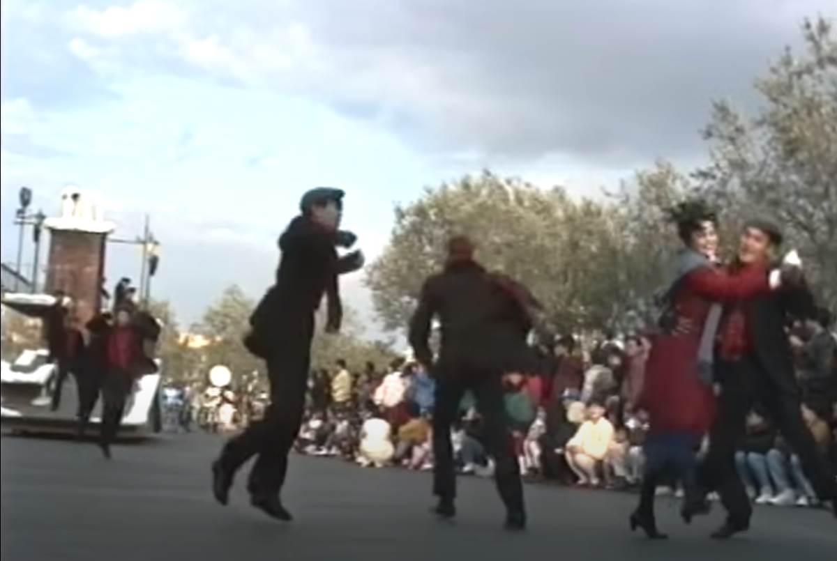 Extinct Attractions - Christmas Fantasy on Parade - LaughingPlace.com