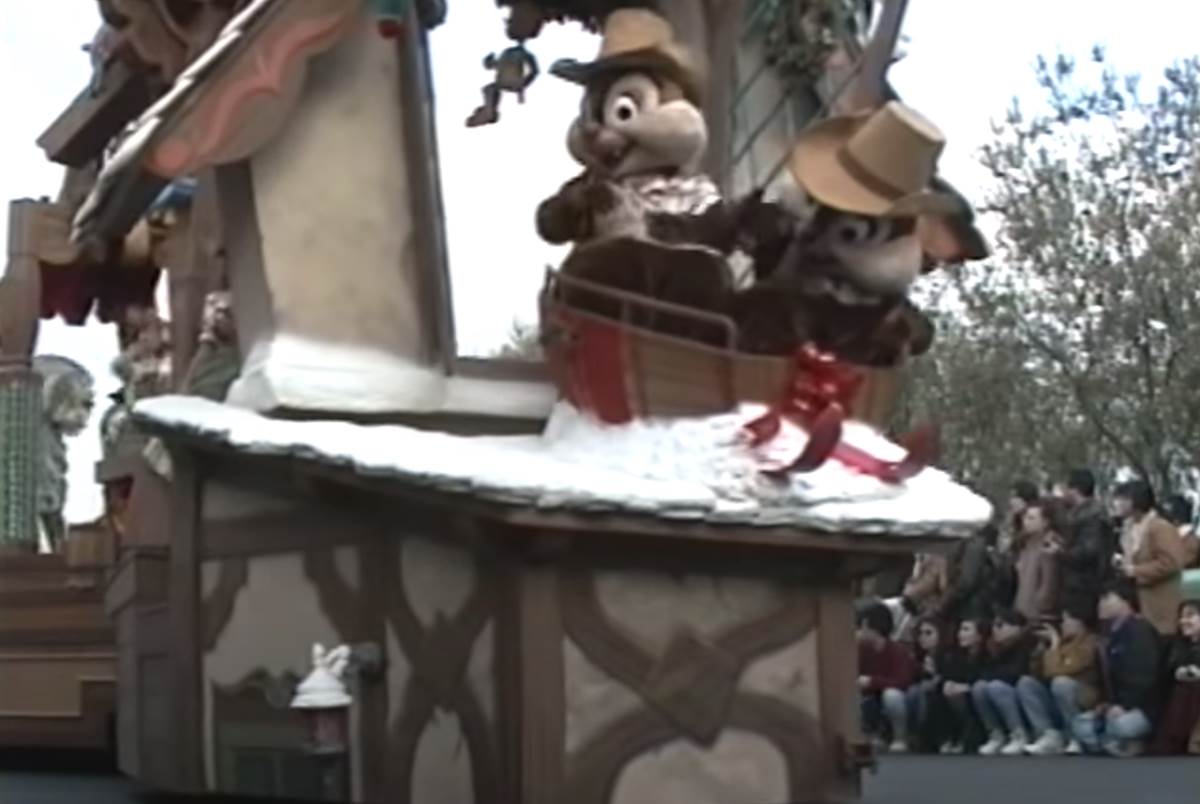 Extinct Attractions - Christmas Fantasy on Parade - LaughingPlace.com