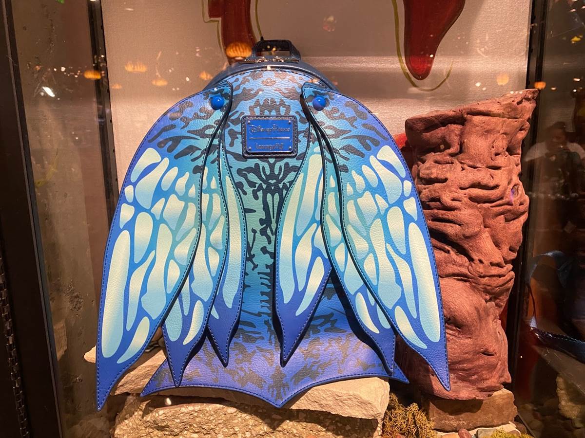 Photos: Holiday Decorations and New Merchandise Arrives at Pandora ...