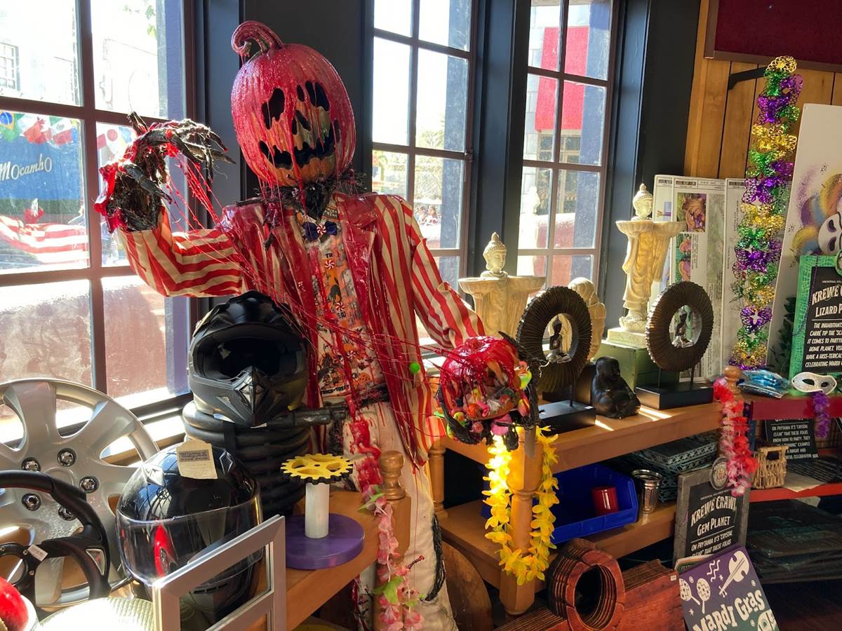 Photos - The Brown Derby Hat Shop Reopens at Universal Studios Florida ...