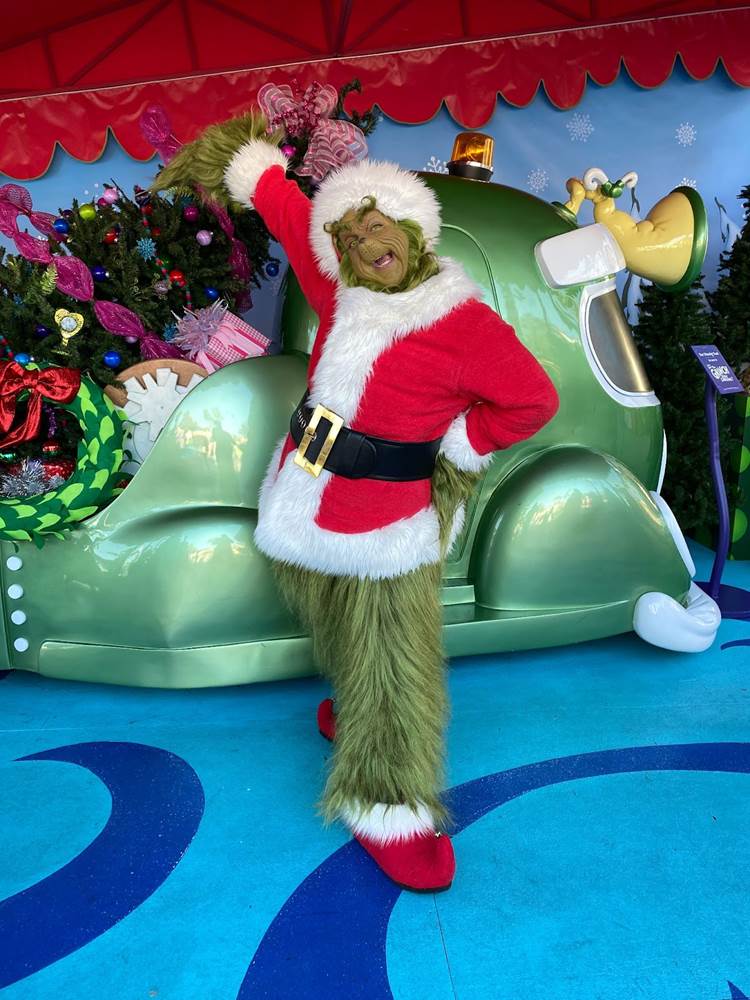 Video / Photos: Grinchmas 2022 Brings The Grinch, Whos, and Shows to ...