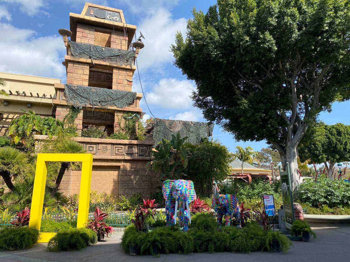 Photos: Colorful "Secrets of the Elephants" Display Installed in ...