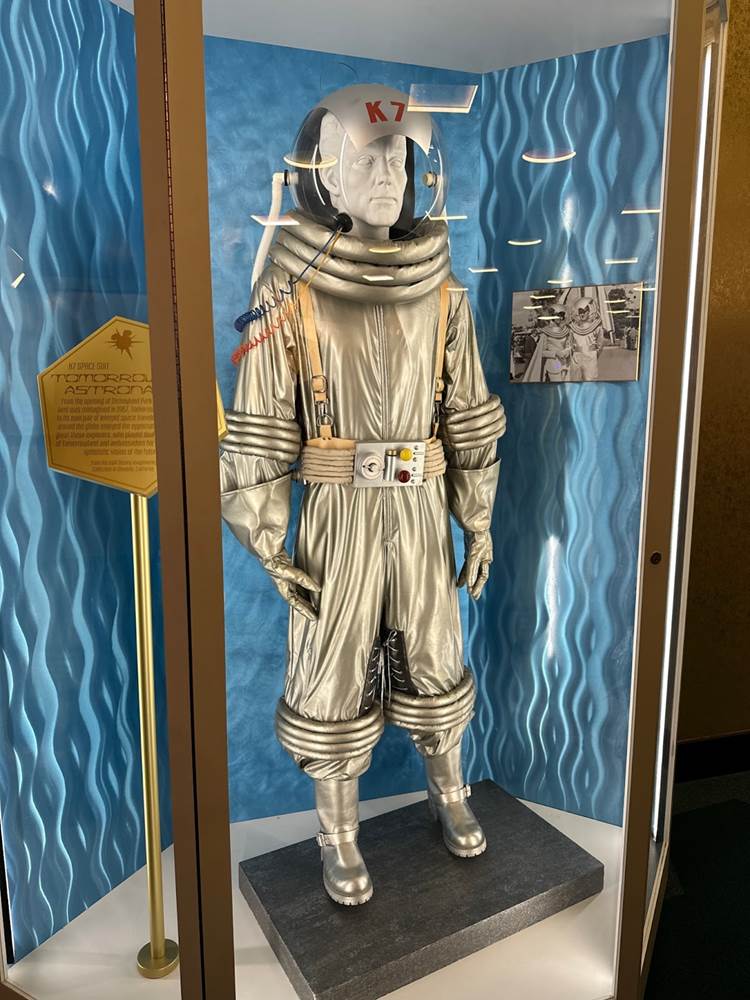 Photos / Video: Star View Station Disney Vacation Club Member Lounge ...