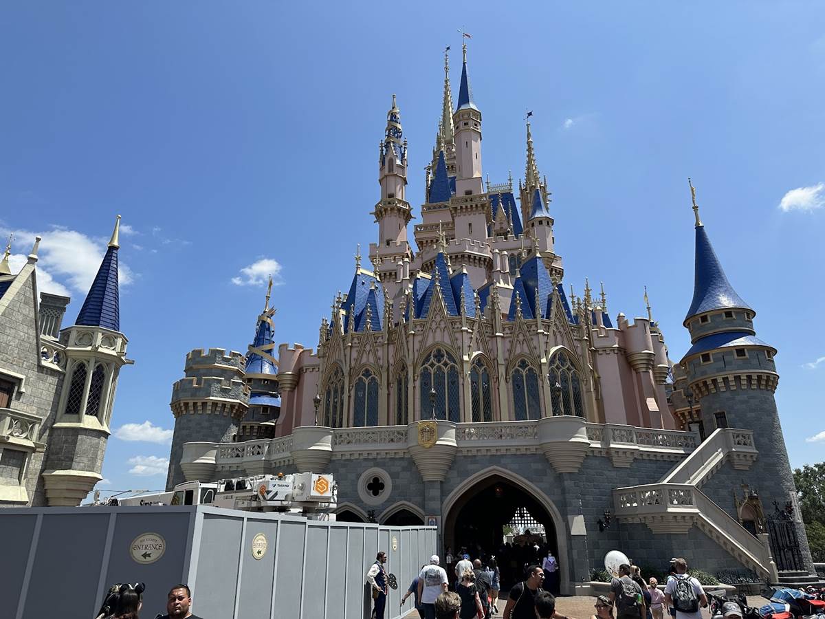 Photos: Bulk Of 50th Decor Now Removed From Cinderella Castle At Walt ...
