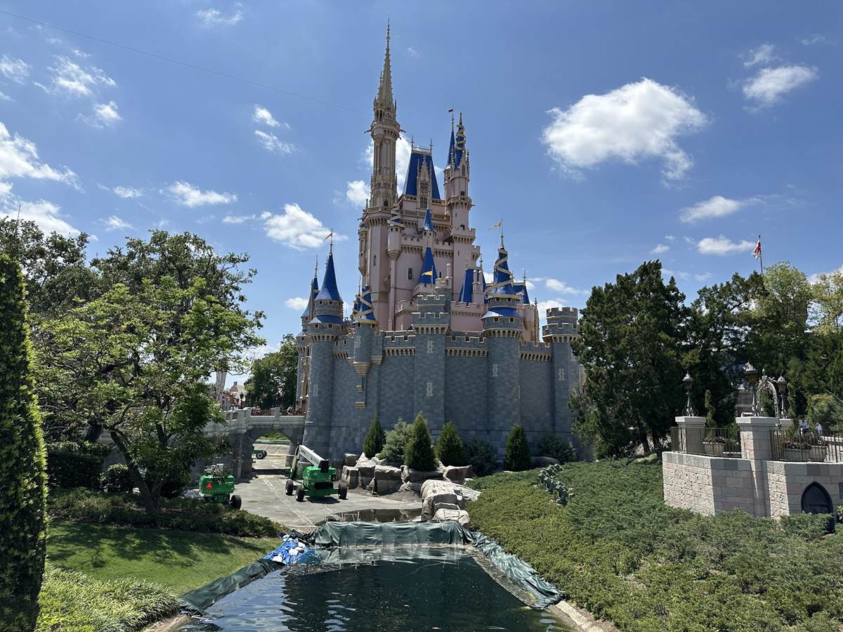 Photos: Bulk Of 50th Decor Now Removed From Cinderella Castle At Walt ...
