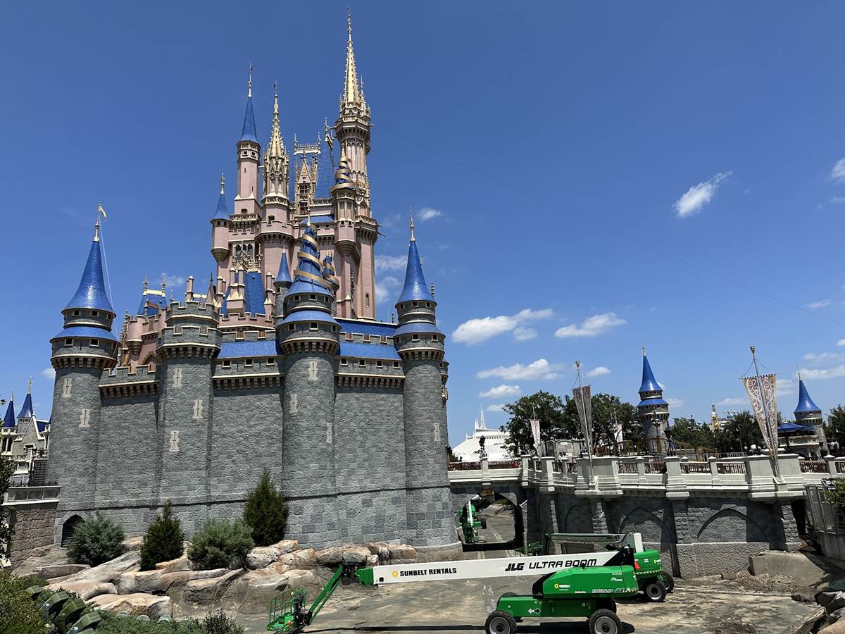 Photos: Bulk Of 50th Decor Now Removed From Cinderella Castle At Walt ...
