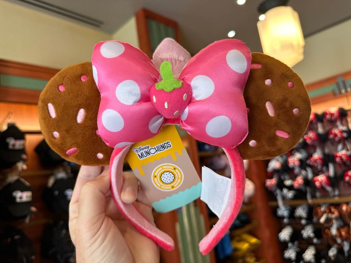 Photos: More Disney Munchlings Merchandise Arrives at Walt Disney World ...