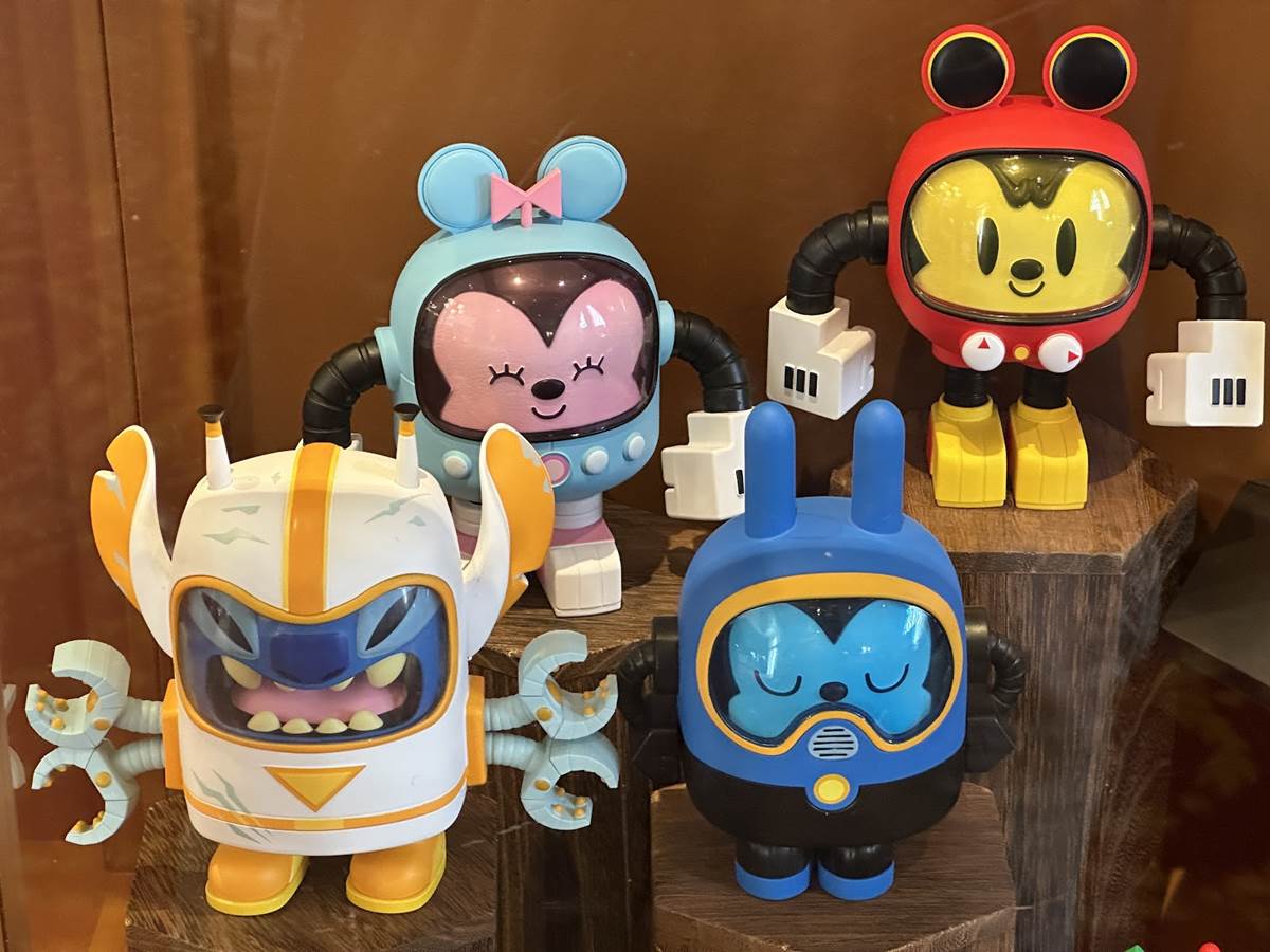 Photos: A Closer Look at Eric Tan's Astronaut Vinyl Figure Series ...
