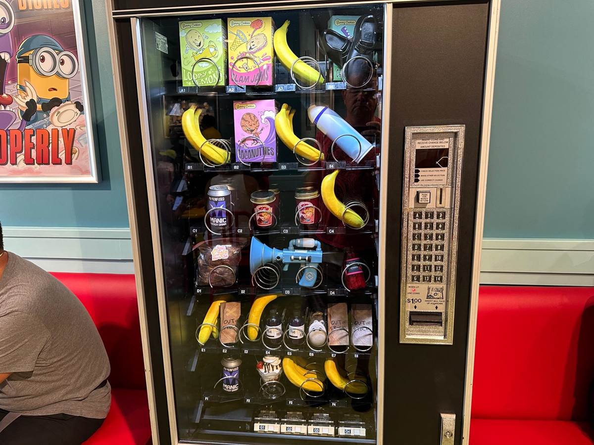 Photos: Minion Cafe and More Soft Open at Universal Studios Florida's ...