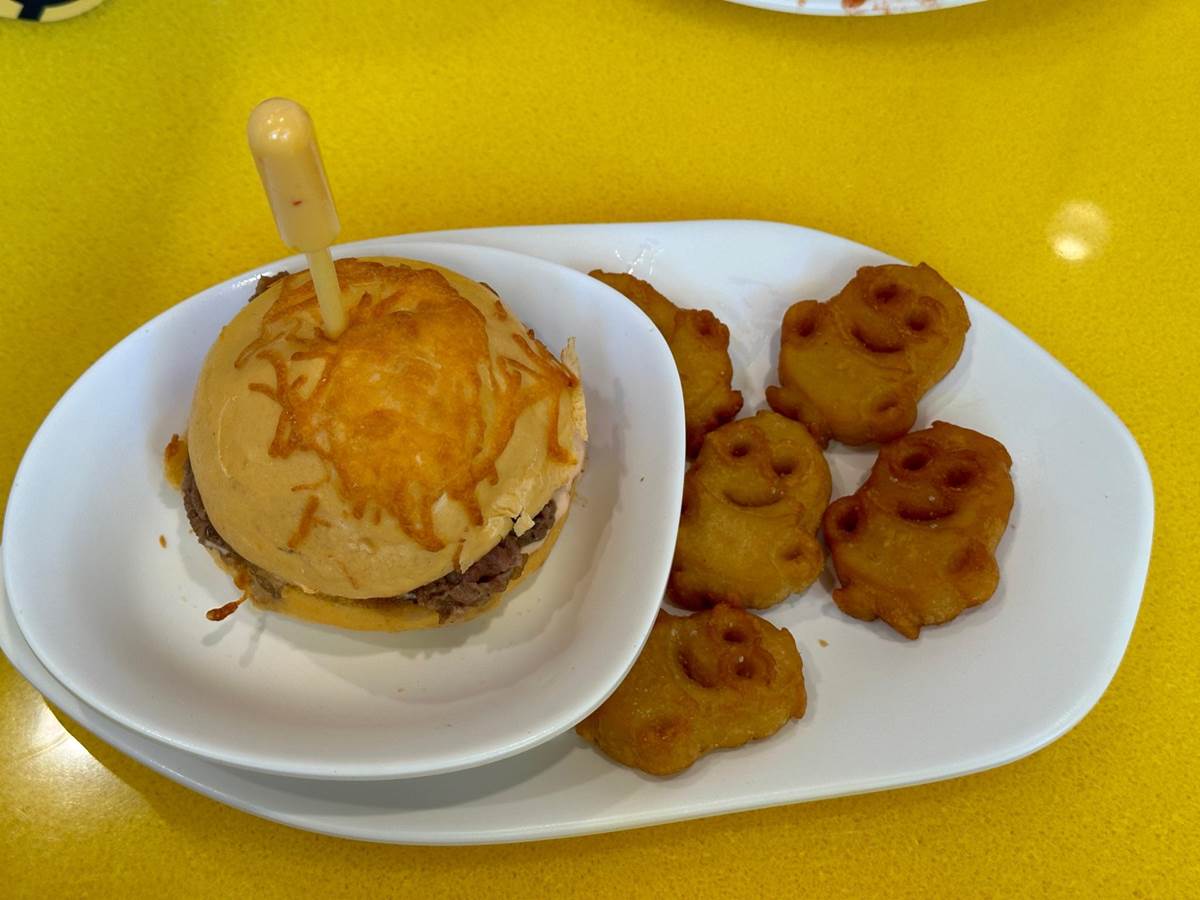 Photos: Minion Cafe and More Soft Open at Universal Studios Florida's ...