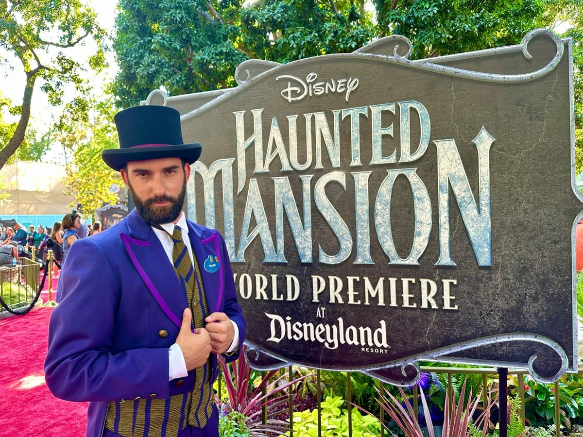 Disney Cast Members From Around the World Appear at the World Premiere ...