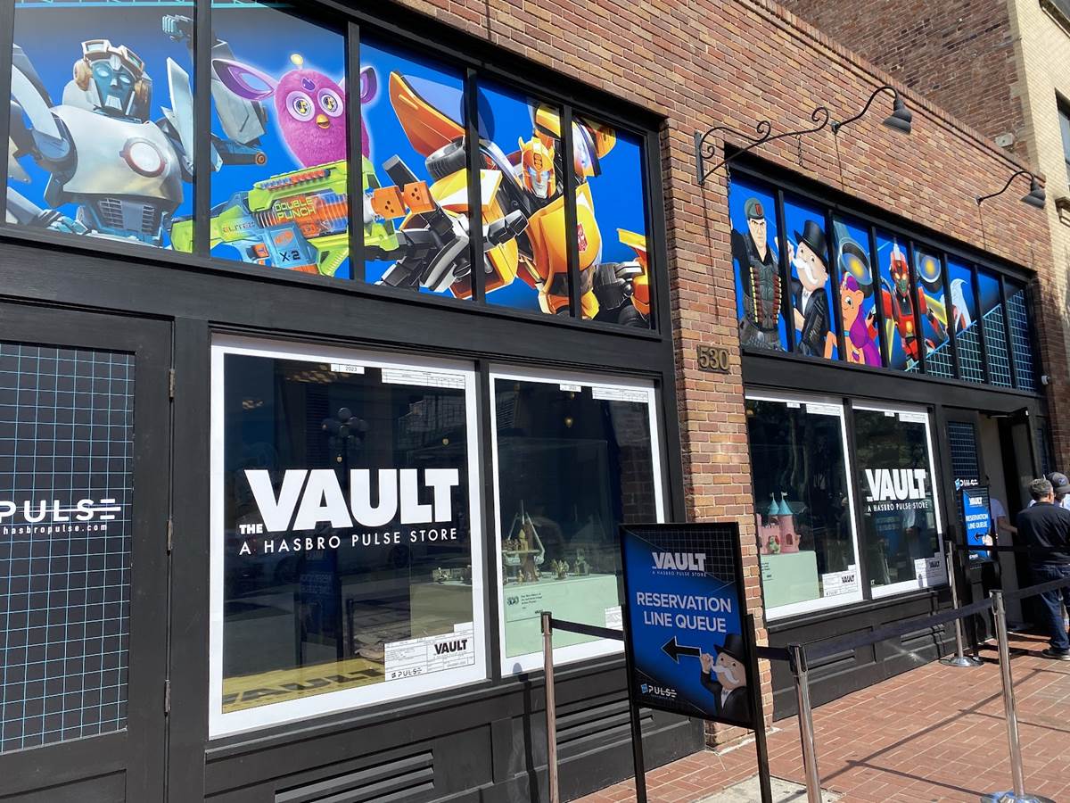 Photos: Checking Out The VAULT: A Hasbro Pulse Store at San Diego Comic ...