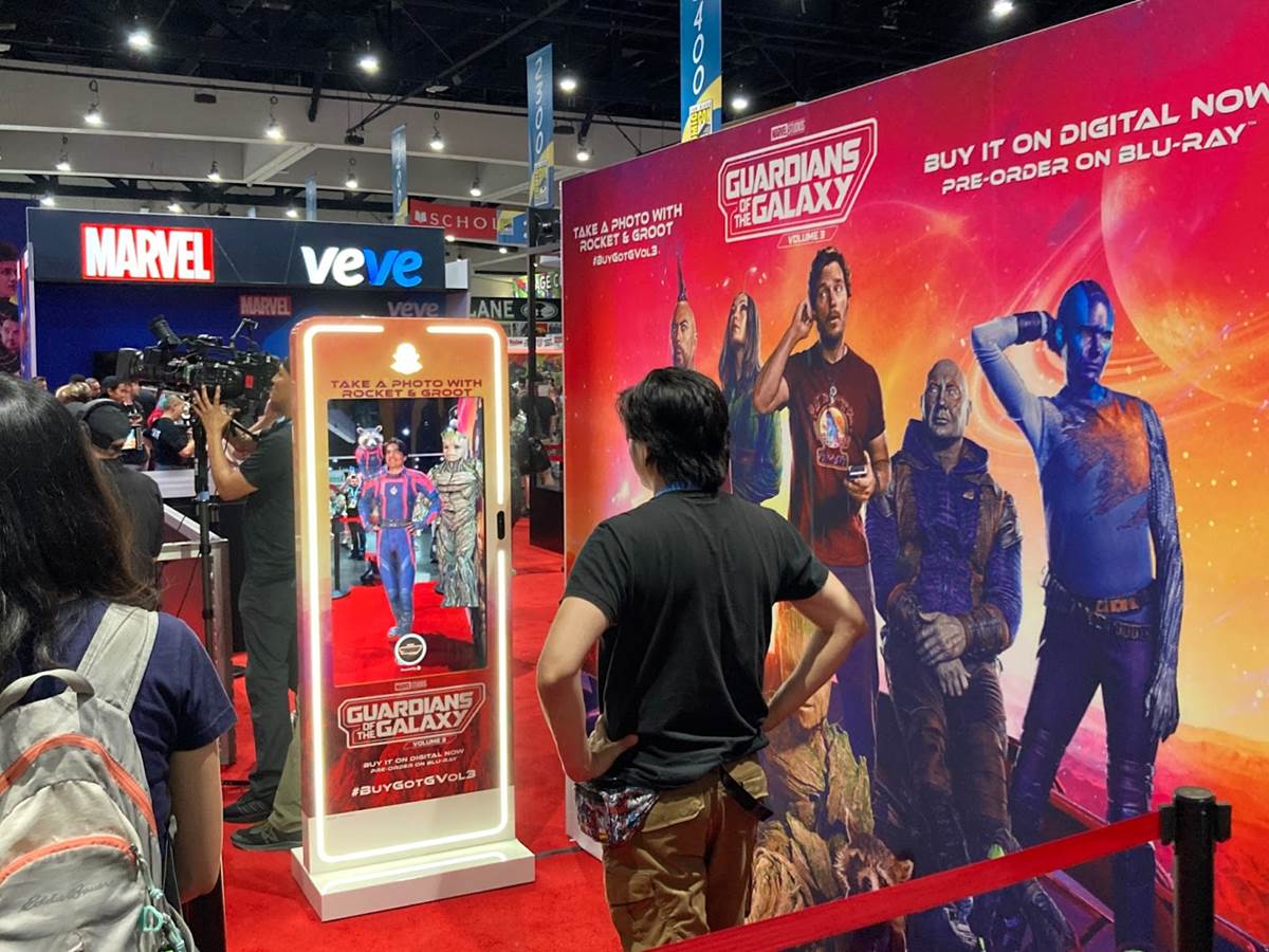 Photos – Marvel Costumes, Art and Merchandise on Display at San Diego ...