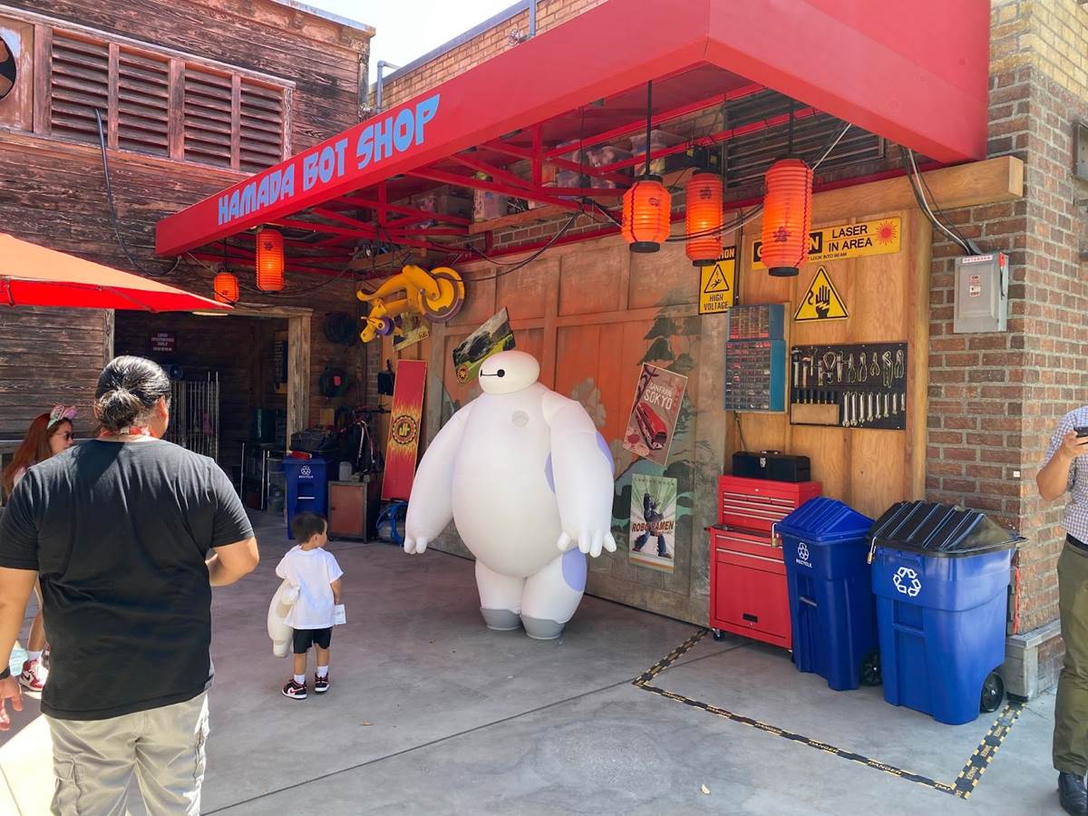 Photos / Video: Baymax Now Meeting Guests at San Fransokyo Square's Hamada Bot Shop ...