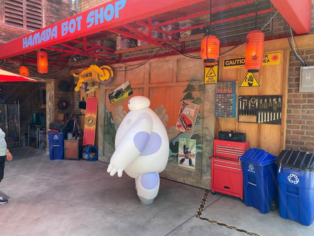 Photos / Video: Baymax Now Meeting Guests at San Fransokyo Square's Hamada Bot Shop ...