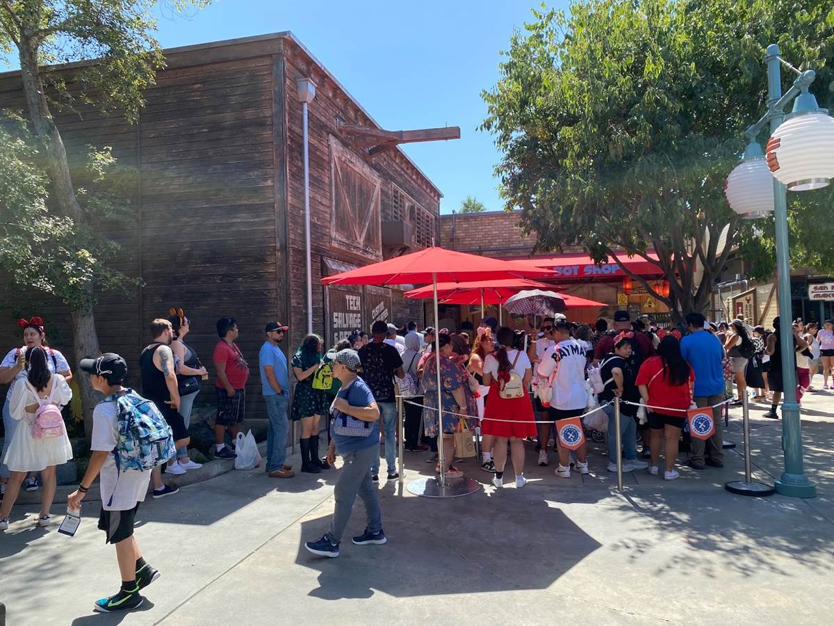 Photos / Video: Baymax Now Meeting Guests at San Fransokyo Square's Hamada Bot Shop ...