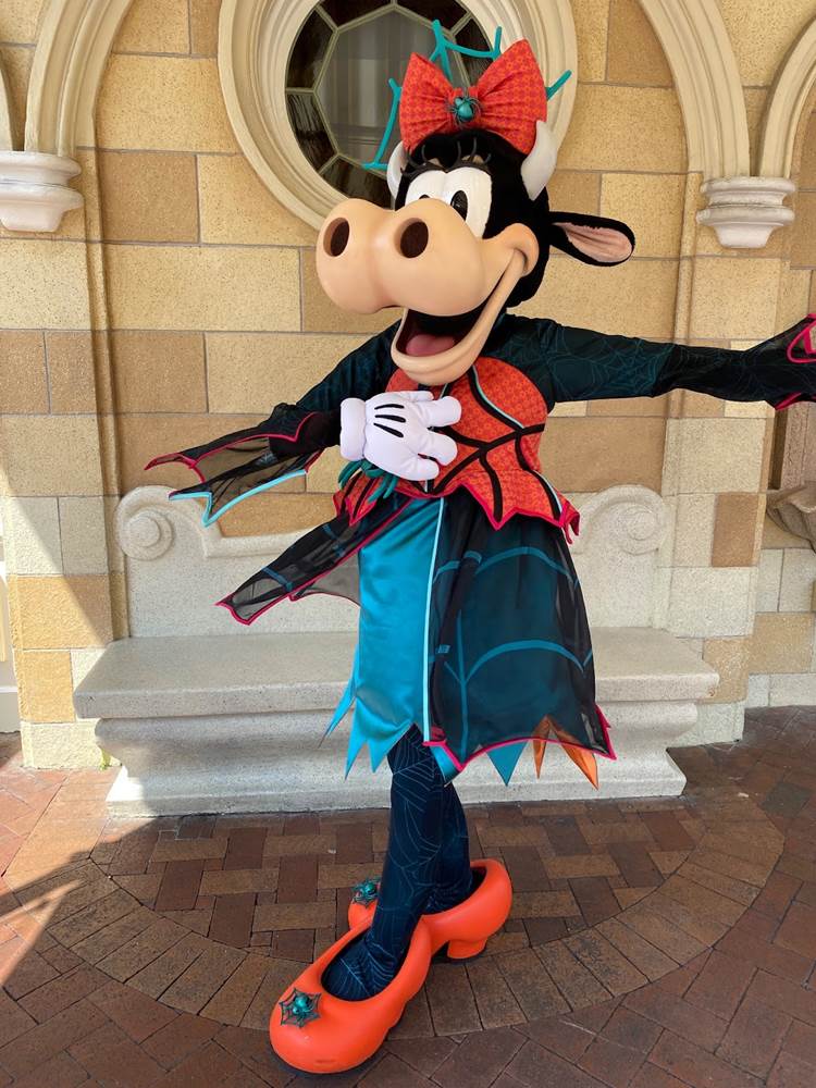 Photos: Mickey and Friends Once Again Debut New Halloween Costumes at ...